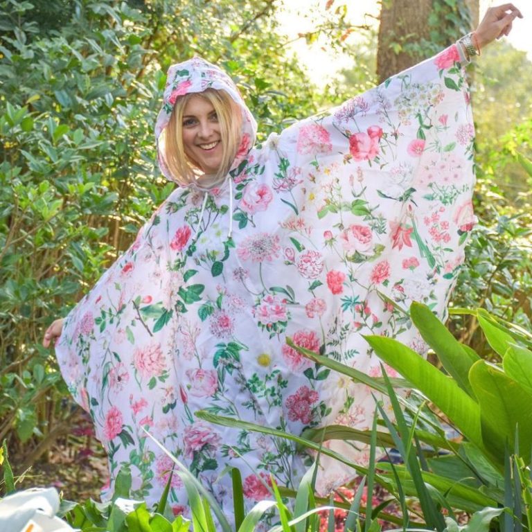 How To Wear a Poncho Perfectly! Your Evergreen Poncho Styling Guide