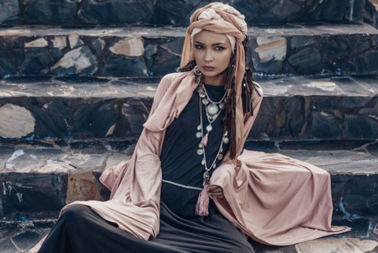 How to Do Flawless Gypsy Makeup - Tips and Ideas