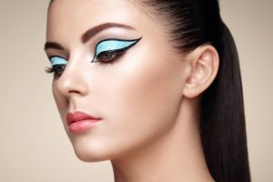 How to Make Your Forehead Smaller Naturally: 11 Ways